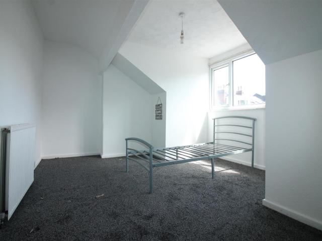 2 Bedroom Flat for rent at Brudenell Grove, Hyde Park, Leeds