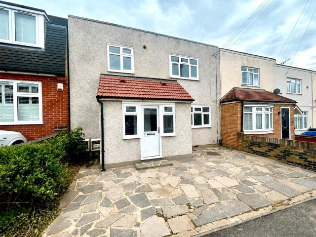 2 Bedroom Flat for rent at Somerset Gardens, Hornchurch