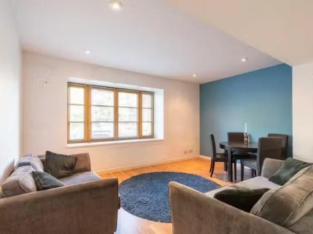 2 bedroom flat for rent in 4020L Commercial Street, Edinburgh.