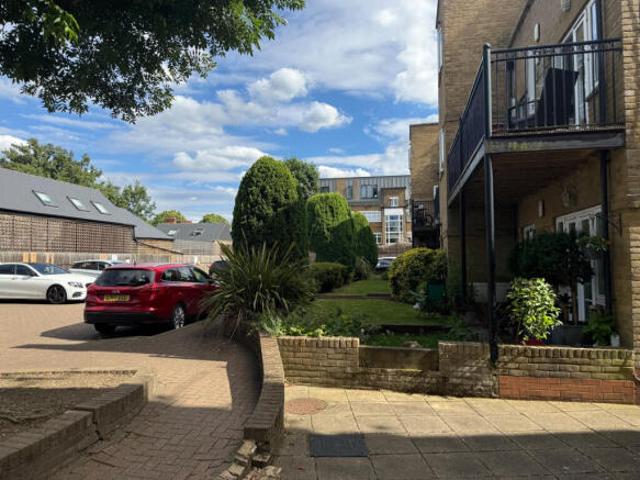 2 bedroom flat for rent in 45 High Street, London, N14
