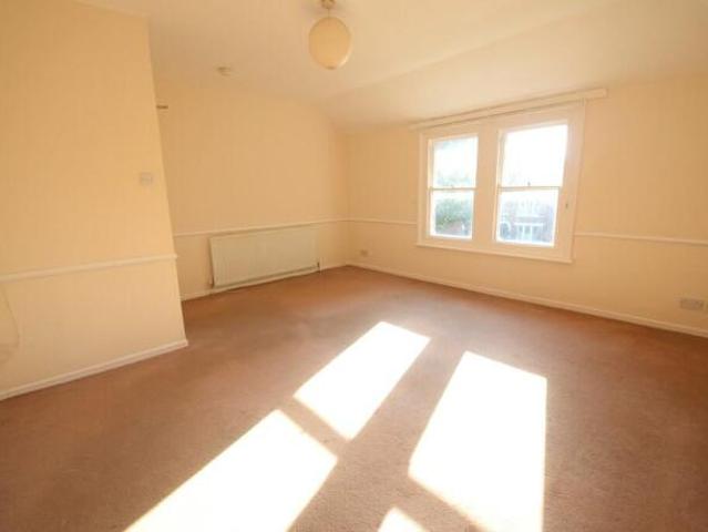 2 bedroom flat for rent in 53H De Parys Avenue, Bedford, MK40
