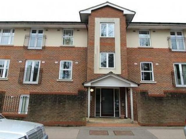 2 bedroom flat for rent in 51 Boltro Road Haywards Heath RH16 1BF RH16