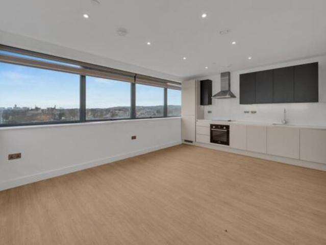 2 bedroom flat for rent in 63 Croydon Road, London, SE20