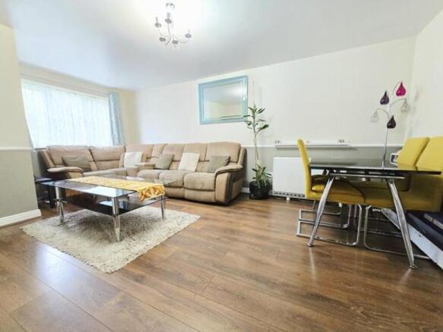 2 bedroom flat for rent in 67 Cherry Blossom Close, Palmers Green, N13
