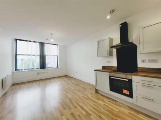 2 bedroom flat for rent in 64 Eastbrook Hall, Leeds Road, Brad.