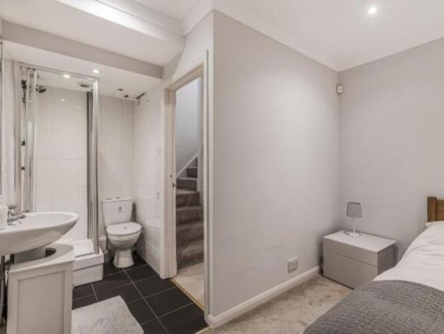 2 bedroom flat for rent in 65A Quarrendon Street, Fulham, London, SW6