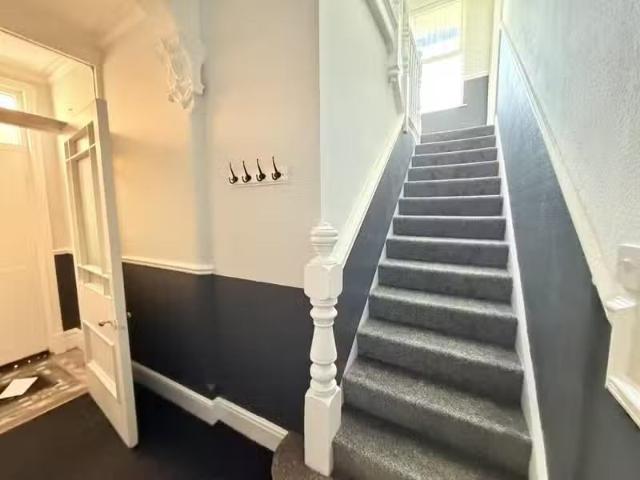 2 bedroom flat for rent in 673 Borough Road, Birkenhead, Merse.