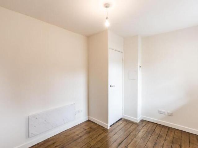 2 bedroom flat for rent in 6B Brent House Brenthouse Road, E9