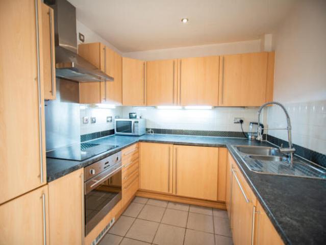 2 bedroom flat for rent in 76 Queens Court, Queens Dock Avenue, Hull, HU1