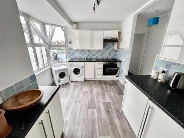 2 bedroom flat for rent in 7 Pavilion Road, Worthing, BN14