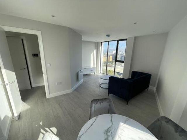 2 Bedroom Flat For Rent In 84 Oldfield Road, Salford