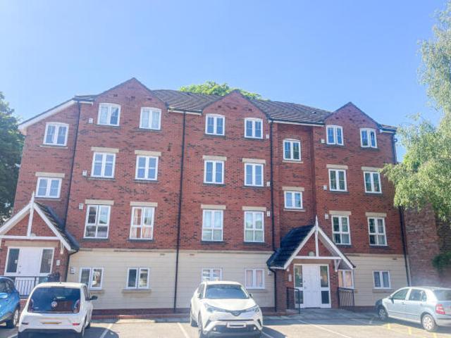2 bedroom flat for rent in 8 Madeira Court, Hull, HU5
