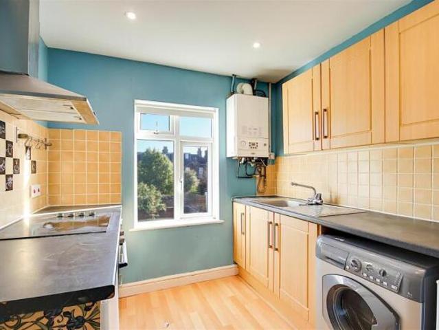 2 bedroom flat for rent in 98 Southfield Road, Broadwater, Worthing, BN14