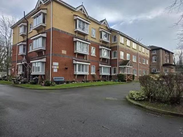 2 bedroom flat for rent in 9 Caroline Place, Prenton, CH43