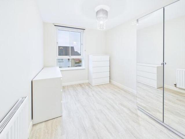 2 bedroom flat for rent in 9 Rosebery Terrace, G5