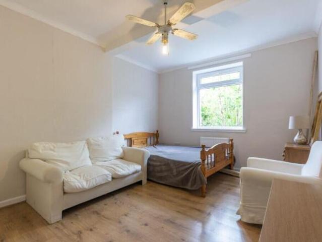2 bedroom flat for rent in 0924L West Pilton Avenue, Edinburgh, EH4 4DR, EH4