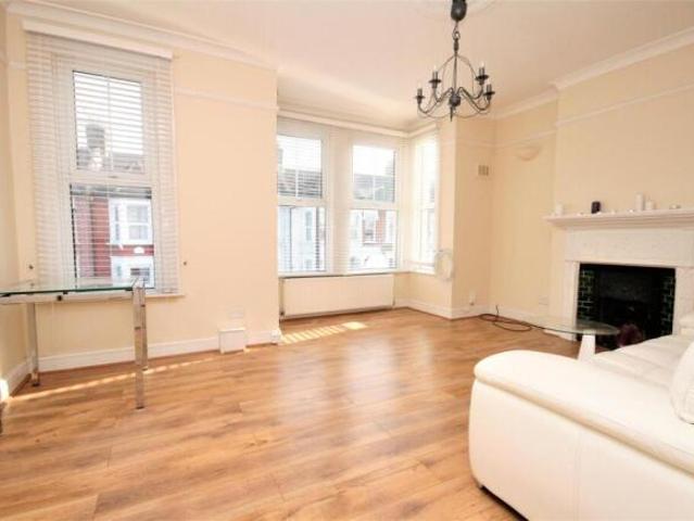 2 bedroom flat for rent in 13, FFF Carlingford road, Turnpike Lane, N15
