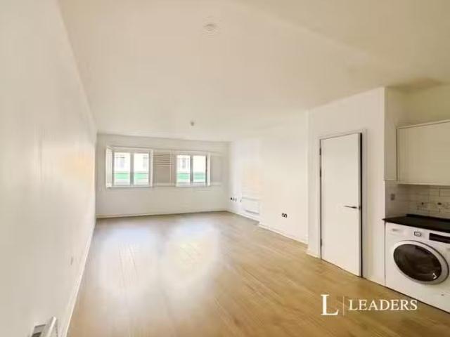 2 bedroom flat for rent in 10 North Street, Brighton, East Sus.