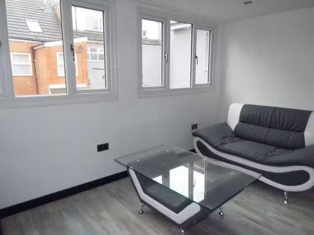 2 bedroom flat for rent in 111 Hubert Road, Selly Oak, Birming.