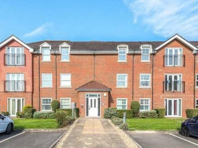 2 bedroom flat for rent in 11 Amberley Court Brookers Road Billingshurst RH14