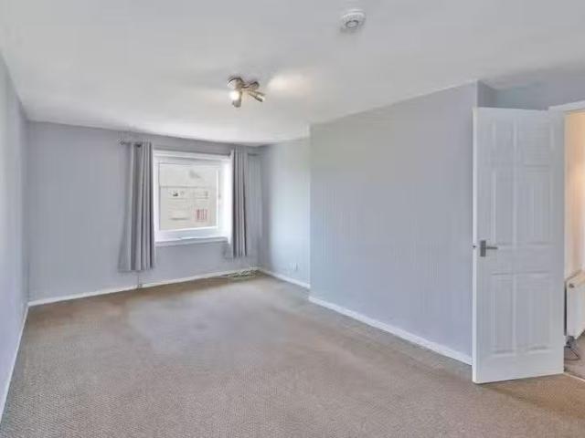 2 bedroom flat for rent in 1215L Bailie Grove, Edinburgh, EH15.