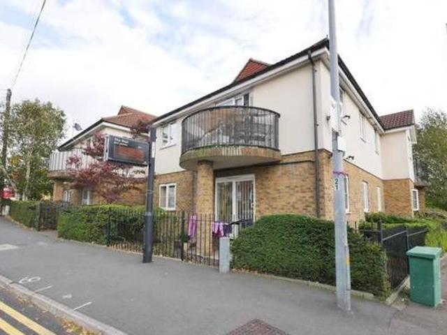 2 bedroom flat for rent in 121 High Road Rayleigh SS6