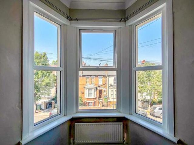 2 bedroom flat for rent in Eglinton Road, Plumstead, London, SE18