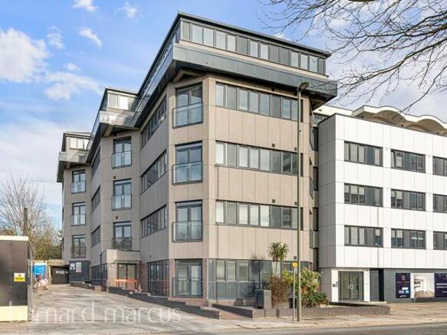 2 bedroom flat for rent in 1394 1 High road, London, N20