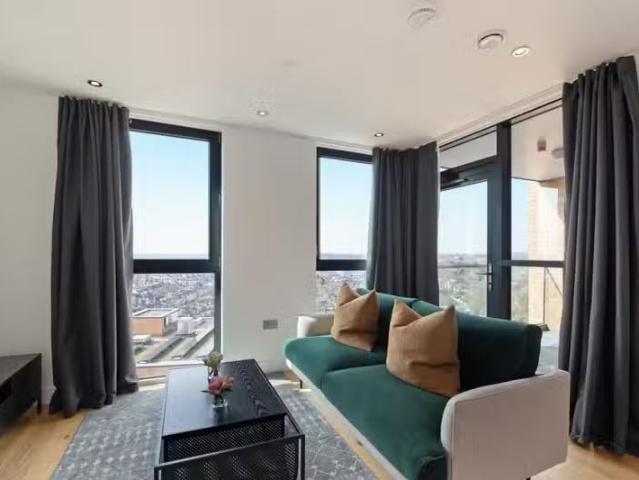 2 bedroom flat for rent in 17 Montrose Crescent, The Assembly.
