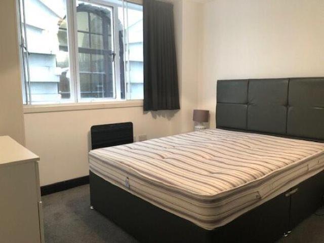 2 bedroom flat for rent in 17 North John Street, L2