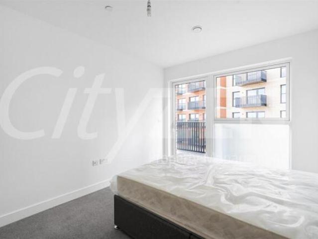 2 bedroom flat for rent in 17 Pavana Square, London, TW8