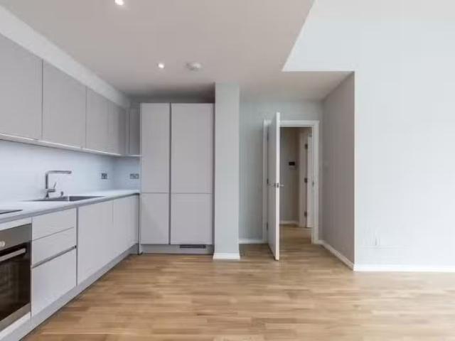 2 bedroom flat for rent in 17A Cotton Lofts 124 128A Shacklewe.