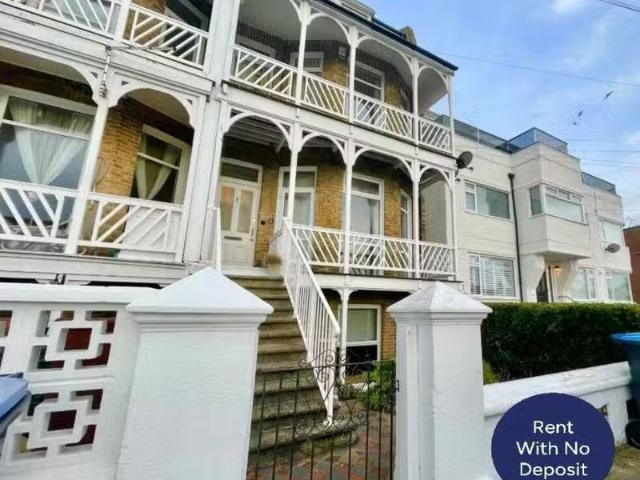 2 bedroom flat for rent in 152 Minnis Road, Birchington, Kent.