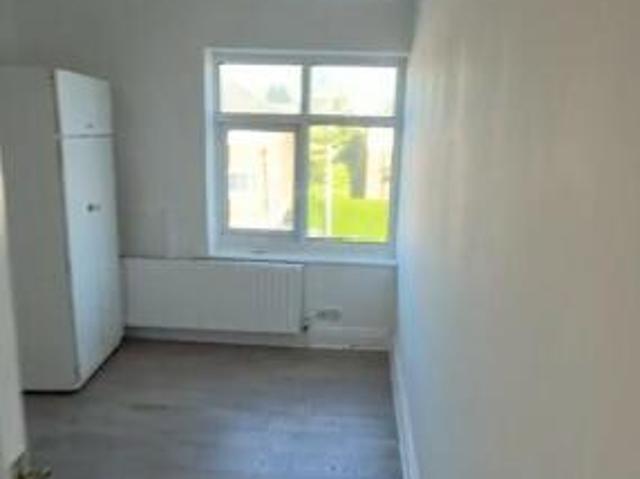 2 bedroom flat for rent in 158 Parrs Wood RdManchester M20 4RQ, M20
