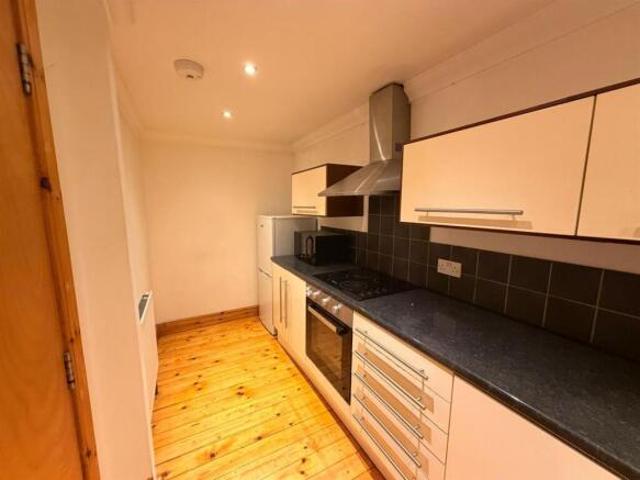 2 bedroom flat for rent in 15 Queens Crescent, G4