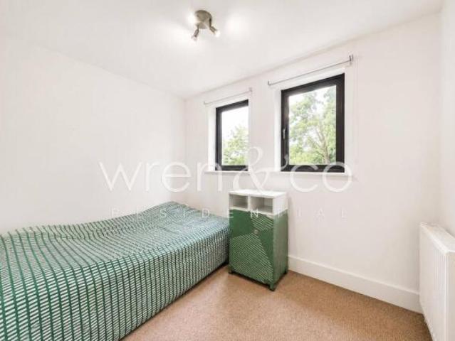 2 bedroom flat for rent in 16 Mortimer Crescent, NW6