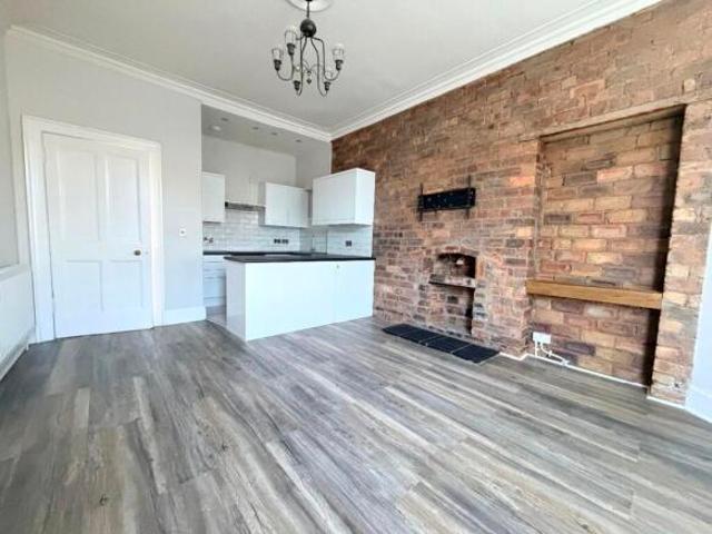 2 bedroom flat for rent in 170 Kings Park Road, Glasgow, G44