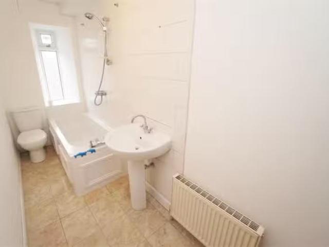 2 bedroom flat for rent in 182 Auchinairn Road, Bishopbriggs.