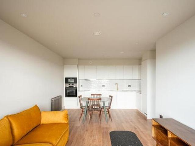 2 Bedroom Flat For Rent In 18 Ashley Road, London