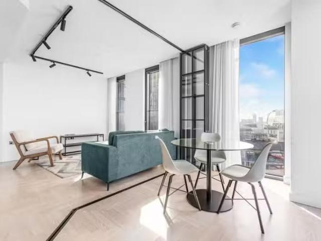 2 bedroom flat for rent in 19 One Crown Place, 19 Sun Street.