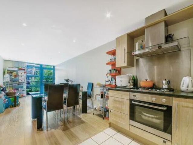 2 Bedroom Flat For Rent In 19 Scott Avenue