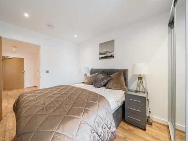2 bedroom flat for rent in 1 Mast Quay London SE18