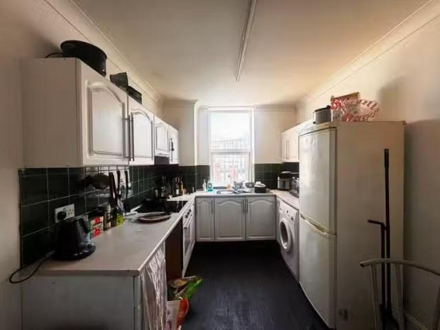 2 bedroom flat for rent in 2/3 Bedroom flat in Town centre, BH8