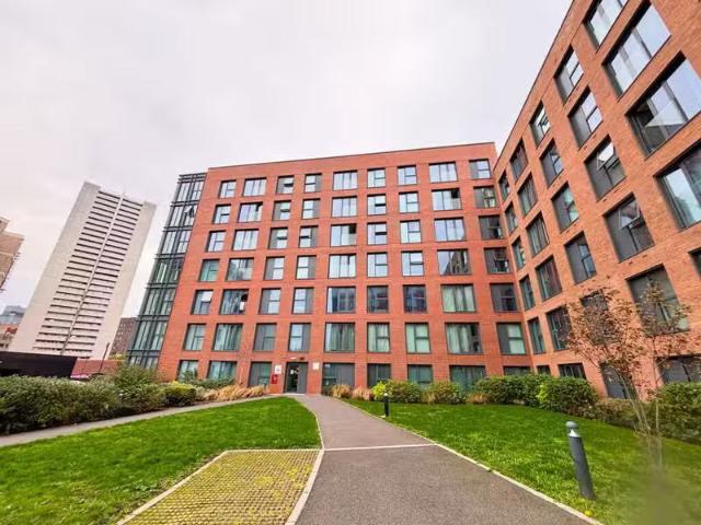 2 bedroom flat for rent in 213 Axium, 38 Windmill Street, Birm.