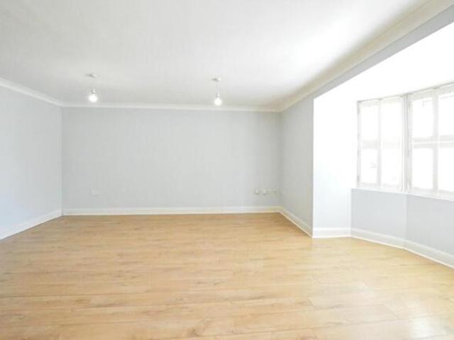 2 bedroom flat for rent in 21 23 London Road, St Albans, AL1
