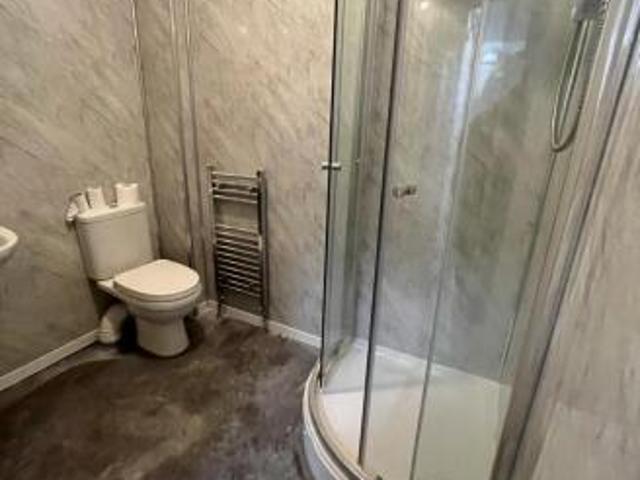 2 bedroom flat for rent in 2/1 at 52 Howard street, G1