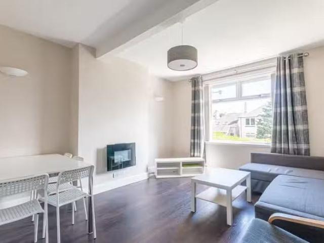 2 bedroom flat for rent in 2221L Prestonfield Road, Edinburgh.