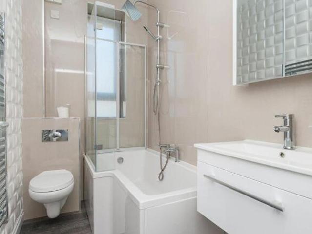 2 bedroom flat for rent in 2241L Royston Mains Avenue, Edinburgh, EH5 1LF, EH5