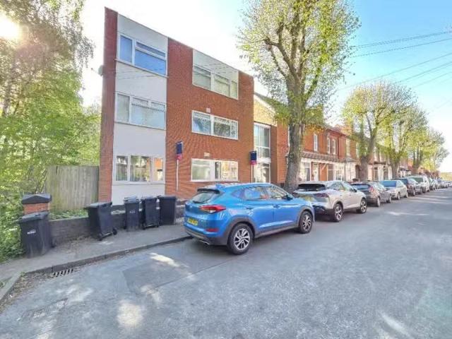 2 bedroom flat for rent in 22 Melbourne Road, Halesowen, West.