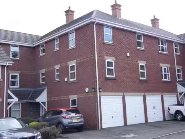 2 bedroom flat for rent in 26 The Mariners, FY8